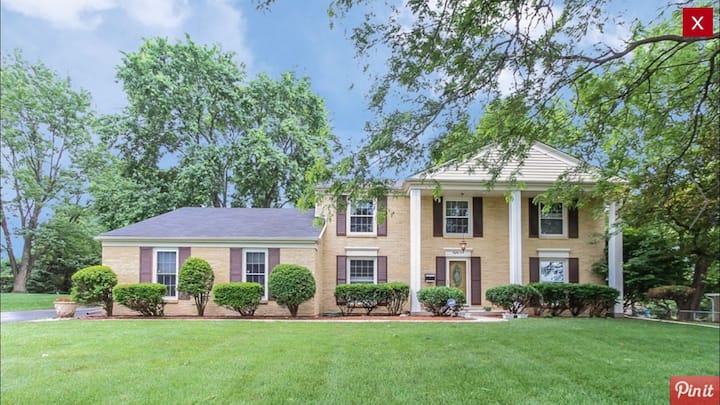 Mbr With A Private Bathroom. - Schaumburg