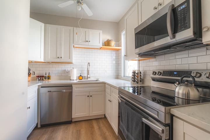 Charming 4 Bdr - Walk To Downtown & Free Parking! - Salem, MA