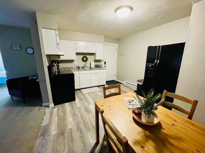 Stay On Spring | Sleeps 4 | Spacious | Dtsf | #3 - Sioux Falls, SD
