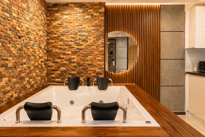 Luxury 3br Oasis In Laureles | Jacuzzi & Ac - Medellín