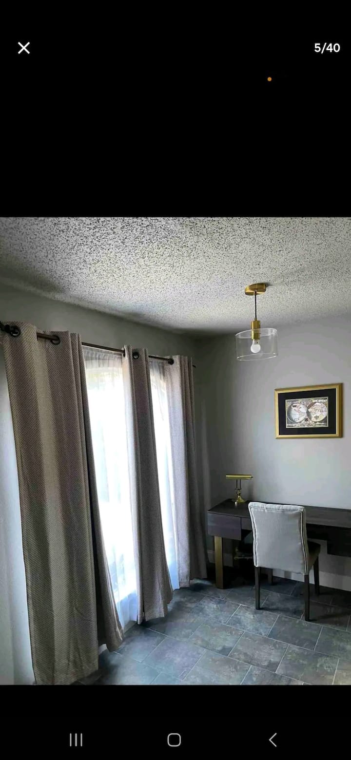 Conveniently Located  Kings Carriage House - Texarkana, TX