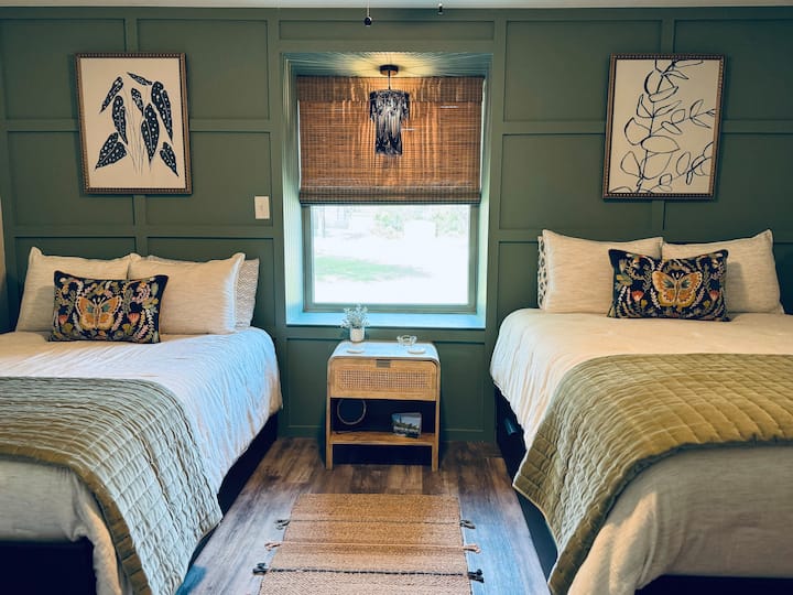 Boca Retreat With Hot Tub Near Lake Granbury - Granbury, TX