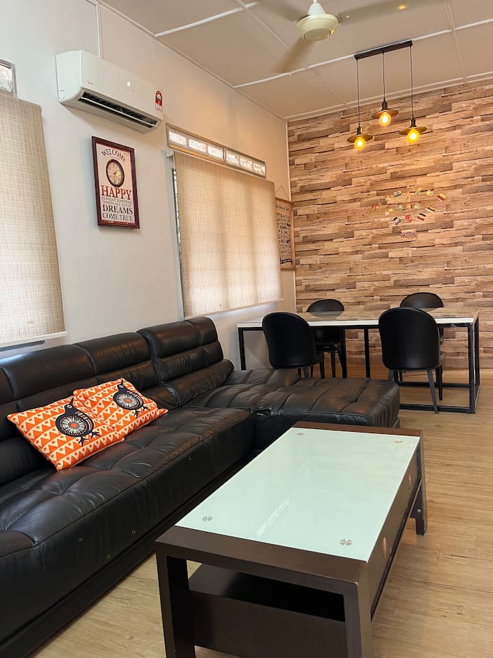 Back To Retro/batu Pahat Burgerking Area/3bedrooms - Batu Pahat