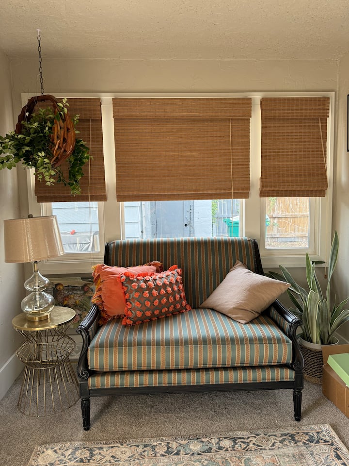 Travel-friendly, Private Studio Apartment - Pueblo Zoo, Pueblo
