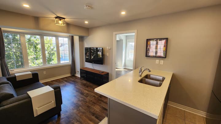 Cozy-modern Coach House In Cornell, Markham - Markham