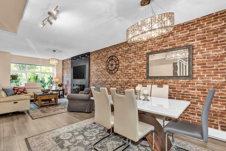 Charming Townhouse In Richmond - Ladner