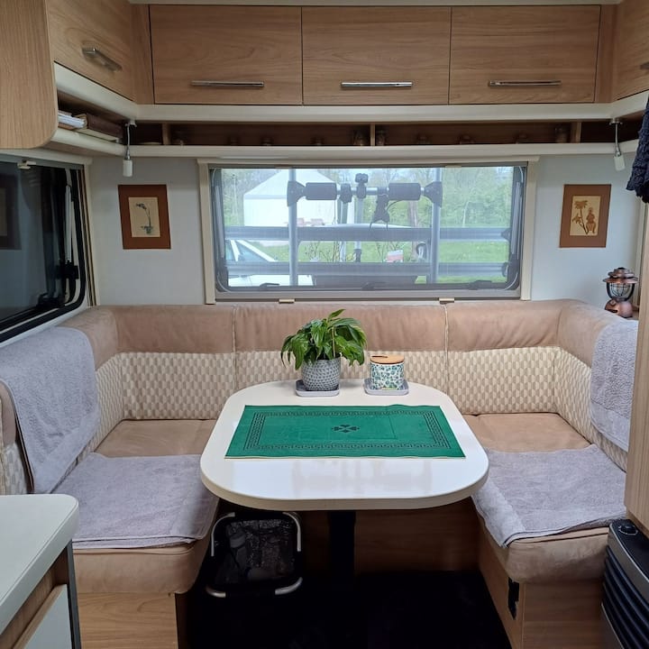 Caravane Confortable Avec Auvent - Litteau