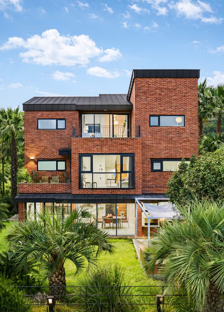 귤밭과벚꽃축제길 프라이빗3층독채/서귀포칠십리축제,올레시장5분/대가족환영/키즈풀,불멍,바베큐 - South Korea