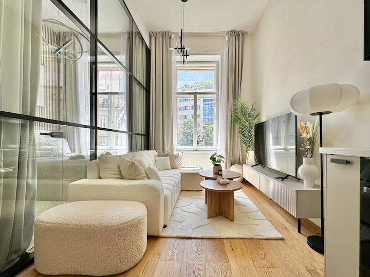 5 Min Dancing House Apt · Luxury · Modern - Prague