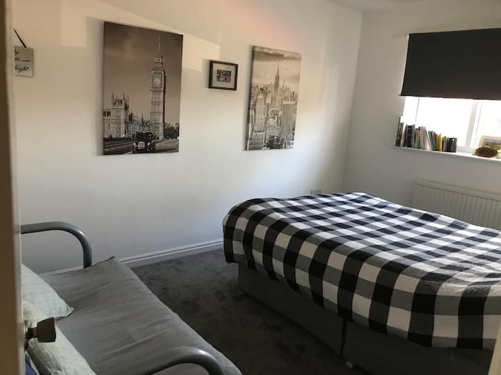Cosy And Quiet Double Room With Sofa. - Manchester