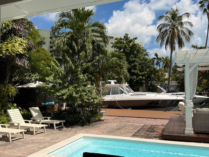 Mauchihouse/waterfront/boatdock/pool/beach15min -