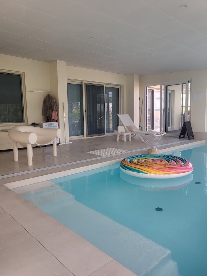 스테이 오아이"아이"
실내수영장(온수풀)
이쁜정원온수 온도조절 가능 - Csedzsu