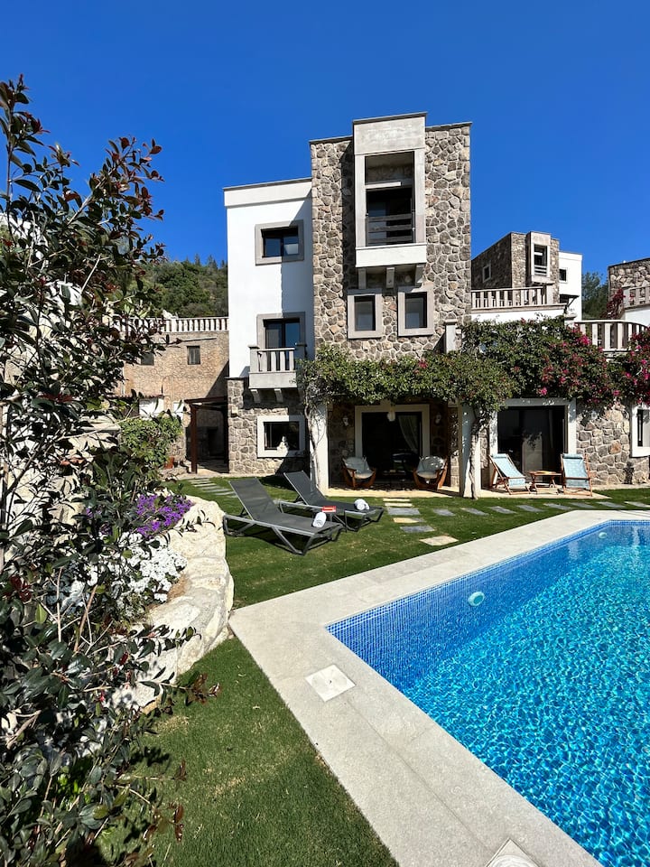 Central Bodrum Villa With Pool - Bodrum