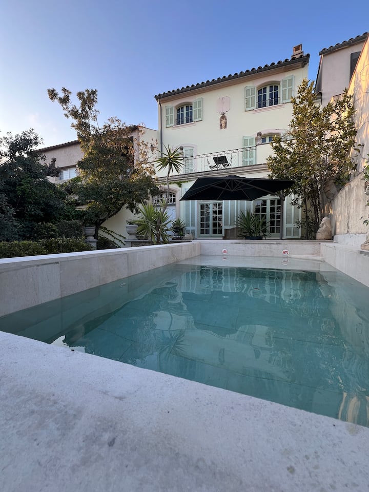 Maison Bourgeoise Dans Le Centre Martigues 220 M2 - Sausset-les-Pins