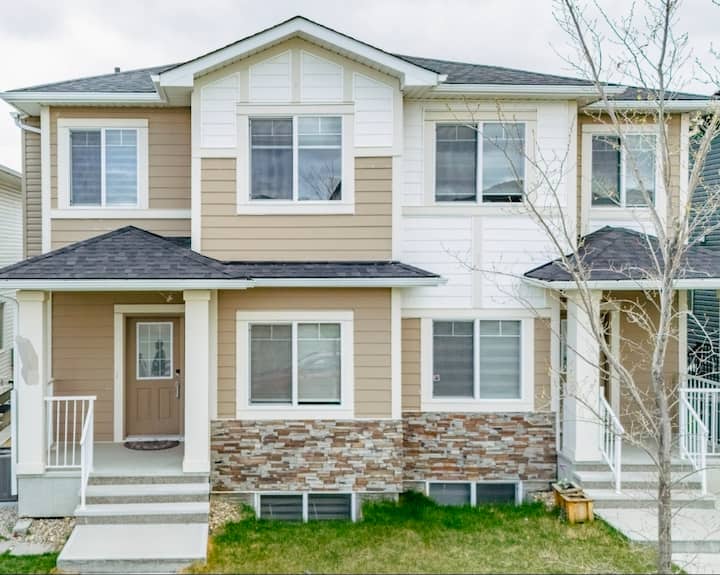 Tranquil 4-bed House - Calgary