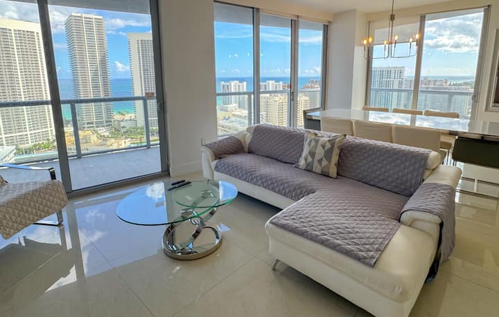 51b Exclusive 3 Bedrooms Apartment W/ Great View - Hallandale Beach, FL