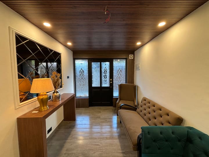 Cosy Bedroom In Rajbagh, Srinagar - Srinagar