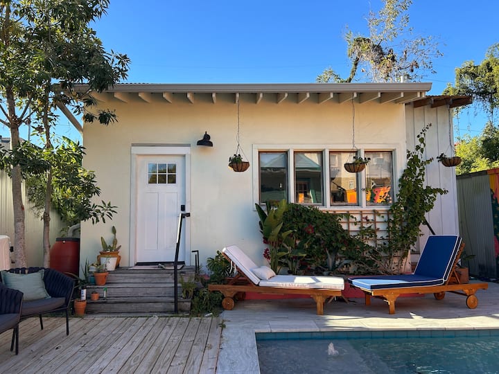 Casita Blanca | Central Location With Parking -