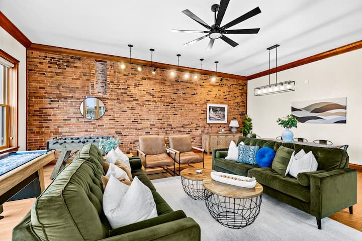 Beautiful Condo, Lakeview, Canal Park, Sleeps 8 - Duluth, MN
