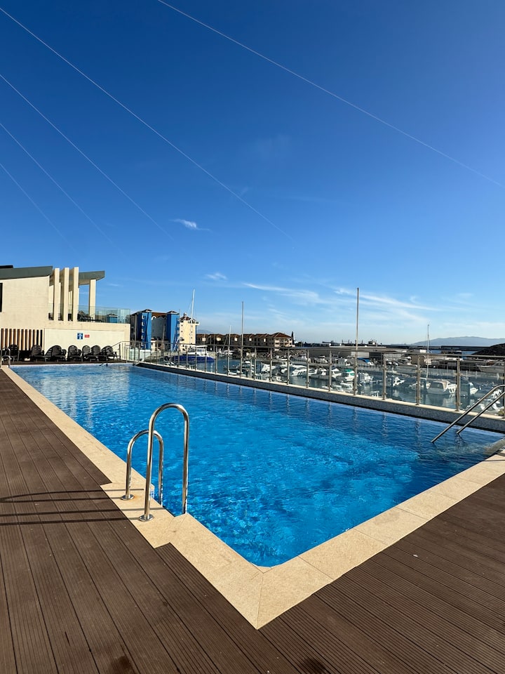 Lux Apt With Pool And Sea Views - Gibraltar