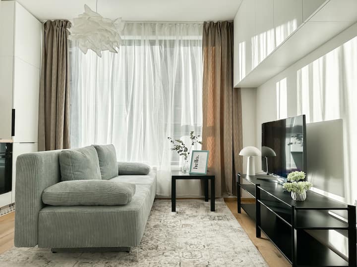 Real Living By Refa - Iconik - Prag