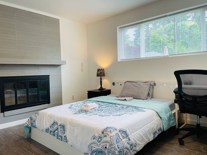 Studio With Private Entrance - Everett, WA