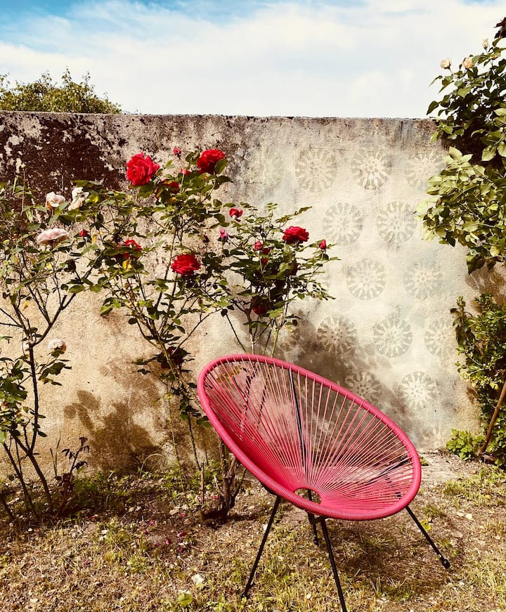 Douceur De Vivre, Cœur De Village Avec Jardin - Aubeterre-sur-Dronne