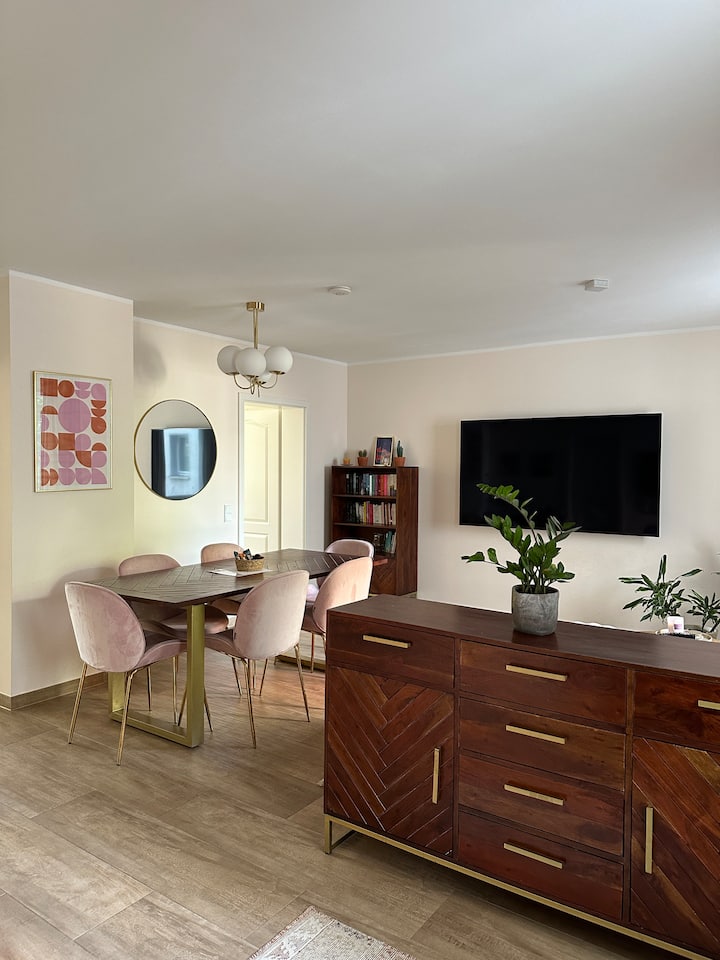 Stilvoll Und Ruhig. Zentrale Wohnung In Köln - Colonia