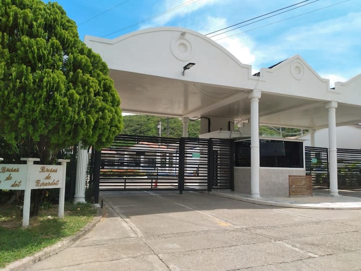 Linda Casa Condominio Girardot - Girardot