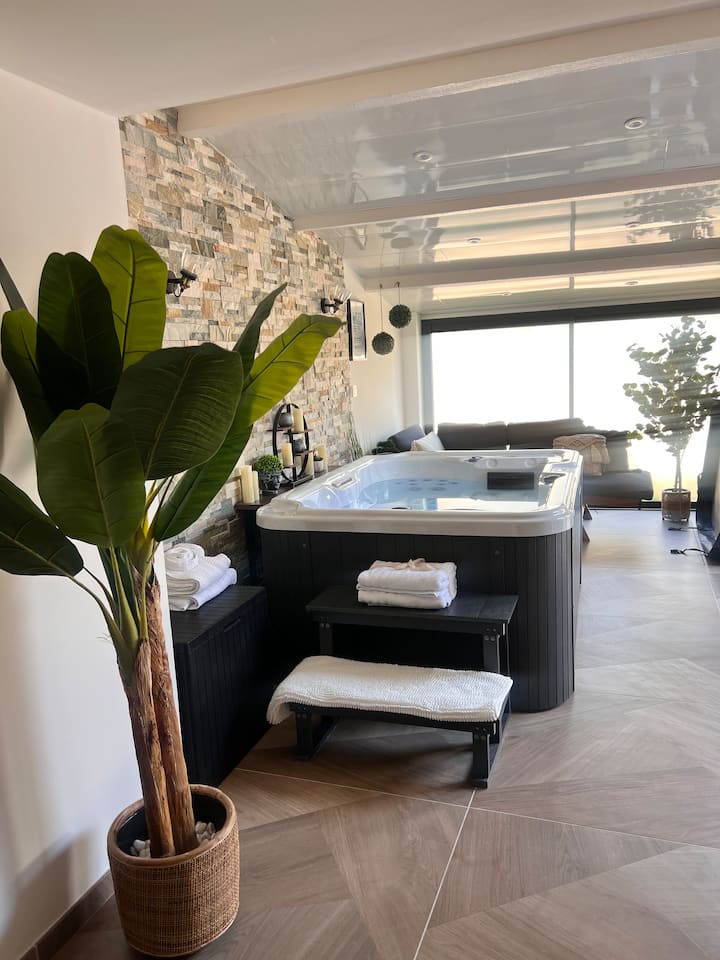 Love Gîte Avec Spa Privatif Et Patio : La Bohème 3 - Les Baux-de-Provence