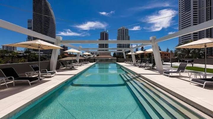 Beach Residences 2-br River View - Broadbeach