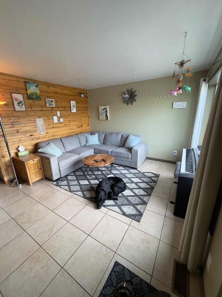 Cozy 2 Story Condo Right In Town! - Kenai, AK
