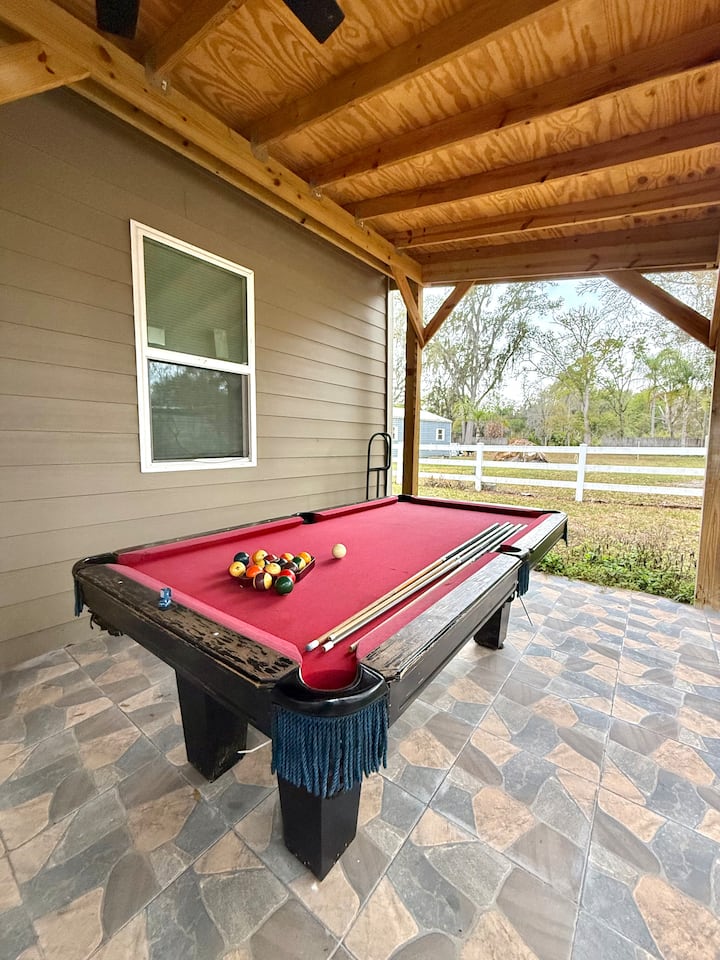 Half-acre Parking Patio• Entire Home• Pool Table - Odessa, FL