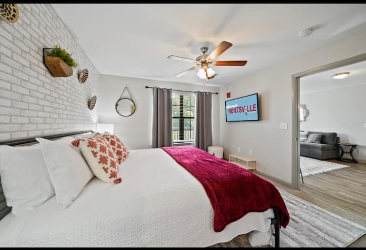 Nasa/redstone Arsenal 3 Mins - Huntsville, AL