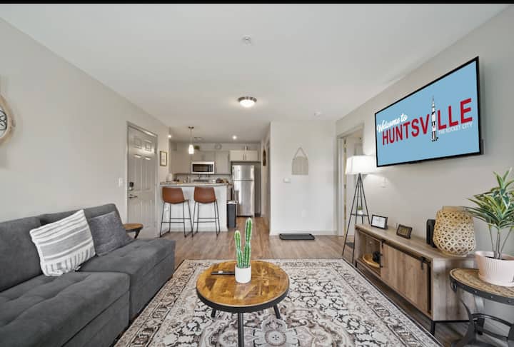 "Family-friendly Uah College 5 Mins/quiet/parkfree - Huntsville, AL