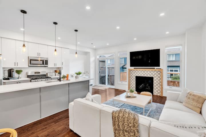 Your Modern Chic Stylish Retreat - Ottawa