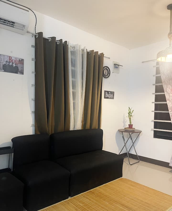 Cozy 2-bedroom House W/ Parking - Magalang