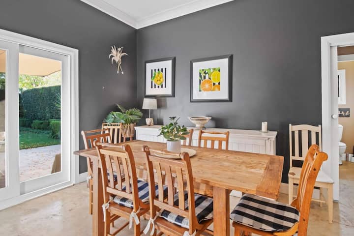 The Birch House | Stroll To Cbd, Firepit - Wagga Wagga