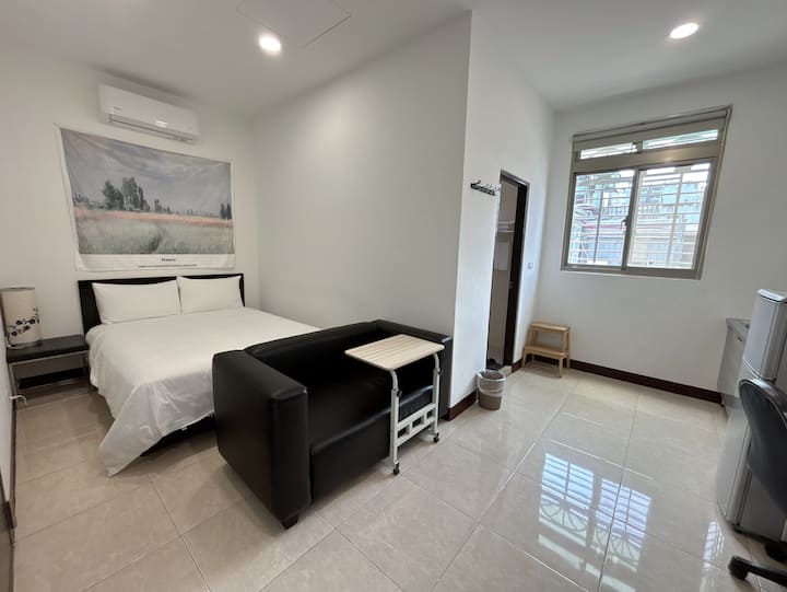 2人寬敞廚房套房(西門站.對外窗可晾曬衣服.電梯.獨立衛浴) - 公館