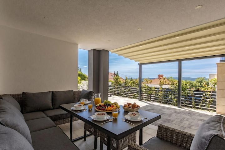 Spacious Pool Apartment Crikvenica - Crikvenica