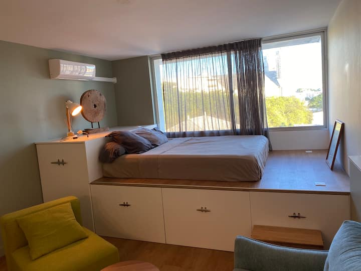 Le Studio Du 26 Au Quatrième. - Nouméa