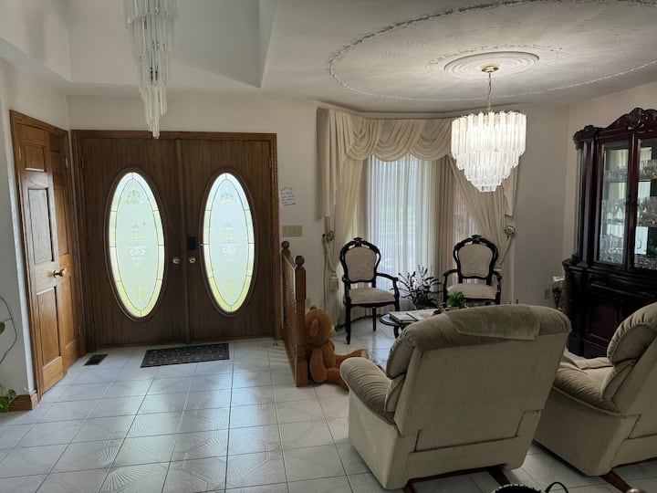 One Room In A Spacious Luxurious Home - Leamington