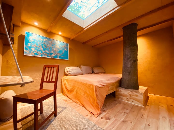 Warm Druïde Cabin With Real Tree - アムステルダム