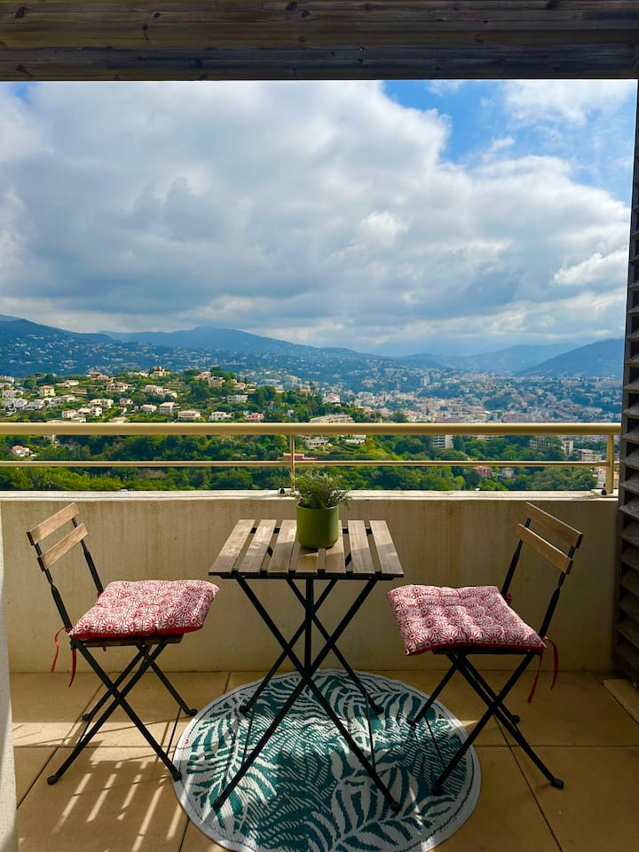 Cosy Studio Avec Vue Féerique Et Parking Privé - Nice