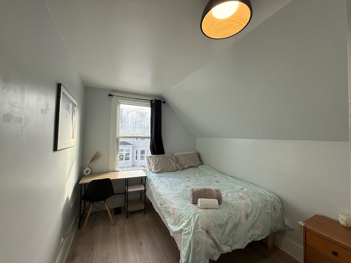 Charming & Quiet Private Room Downtown Moncton - Moncton