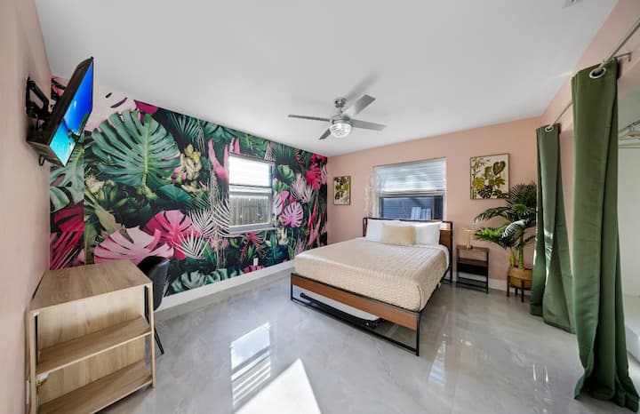 Modern 3br Oasis  Sleeps 10private Yardbeaches - Hollywood, FL