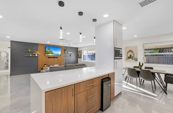 Modern 3br Oasis Sleeps 10private Yardbeaches - Hollywood, FL
