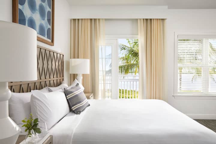 Welcoming Accommodation W/ Shuttle Service & Pool - Key West, FL