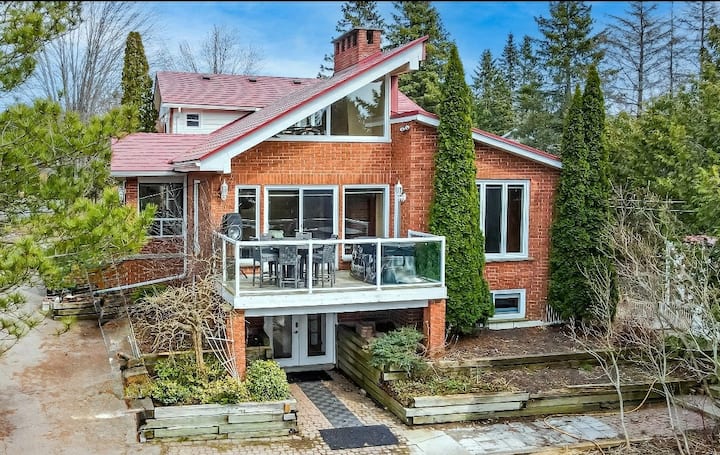 Luxe Lakehouse Retreat - Kawartha Lakes