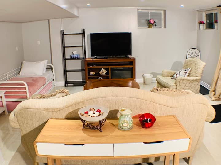 Full Basement 15 Min To Falls - Niagara Falls